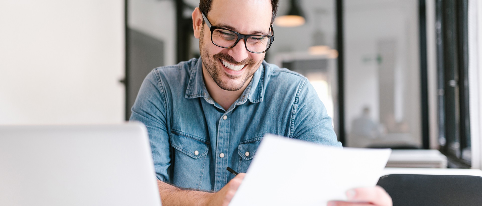 Wie können Sie als Unternehmer Zeugnisse überprüfen? | IHK