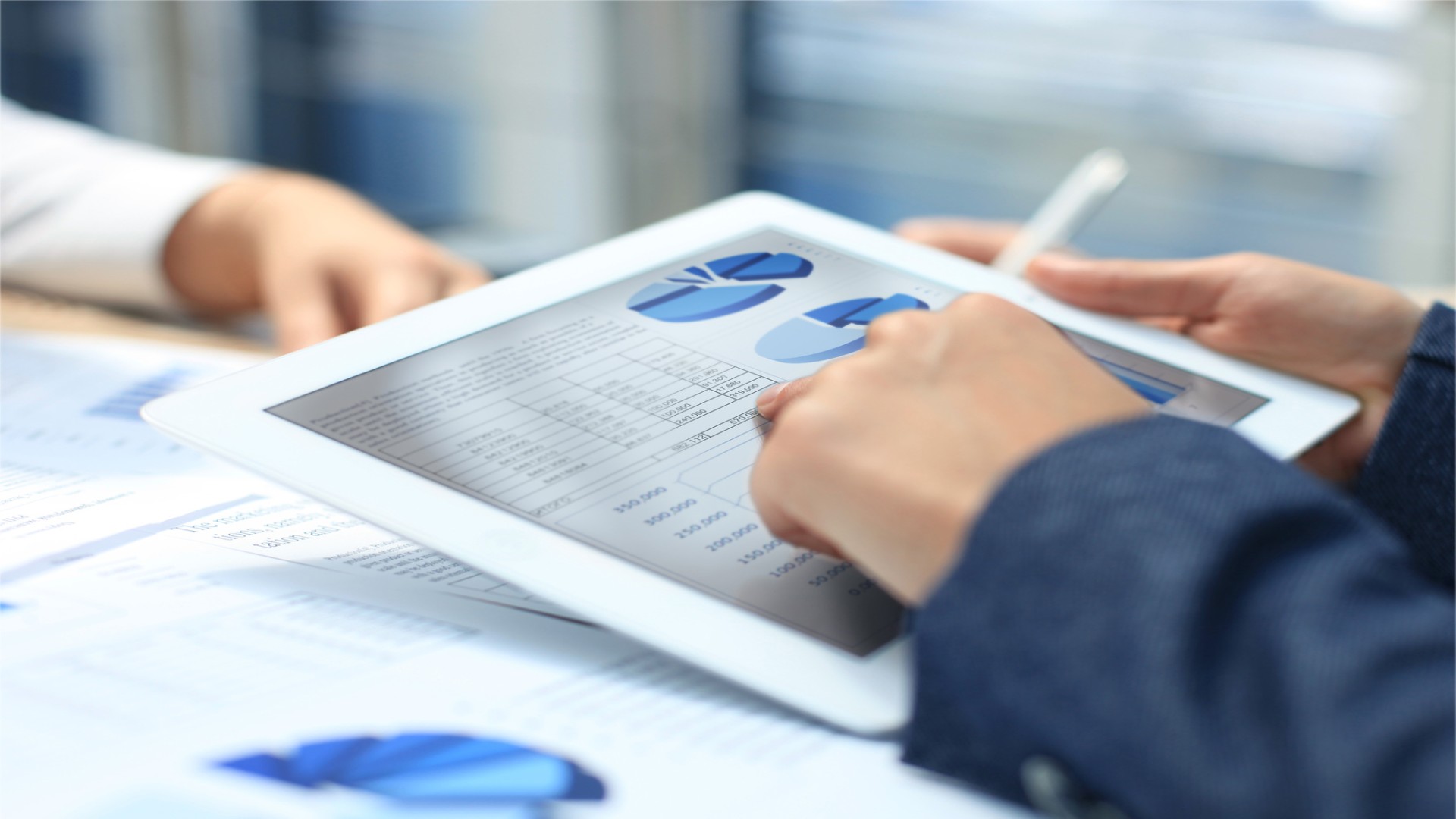 Fotolia_67130938_iPad_Diagrammjpg_W1920xH1080_CUTOUT.jpg