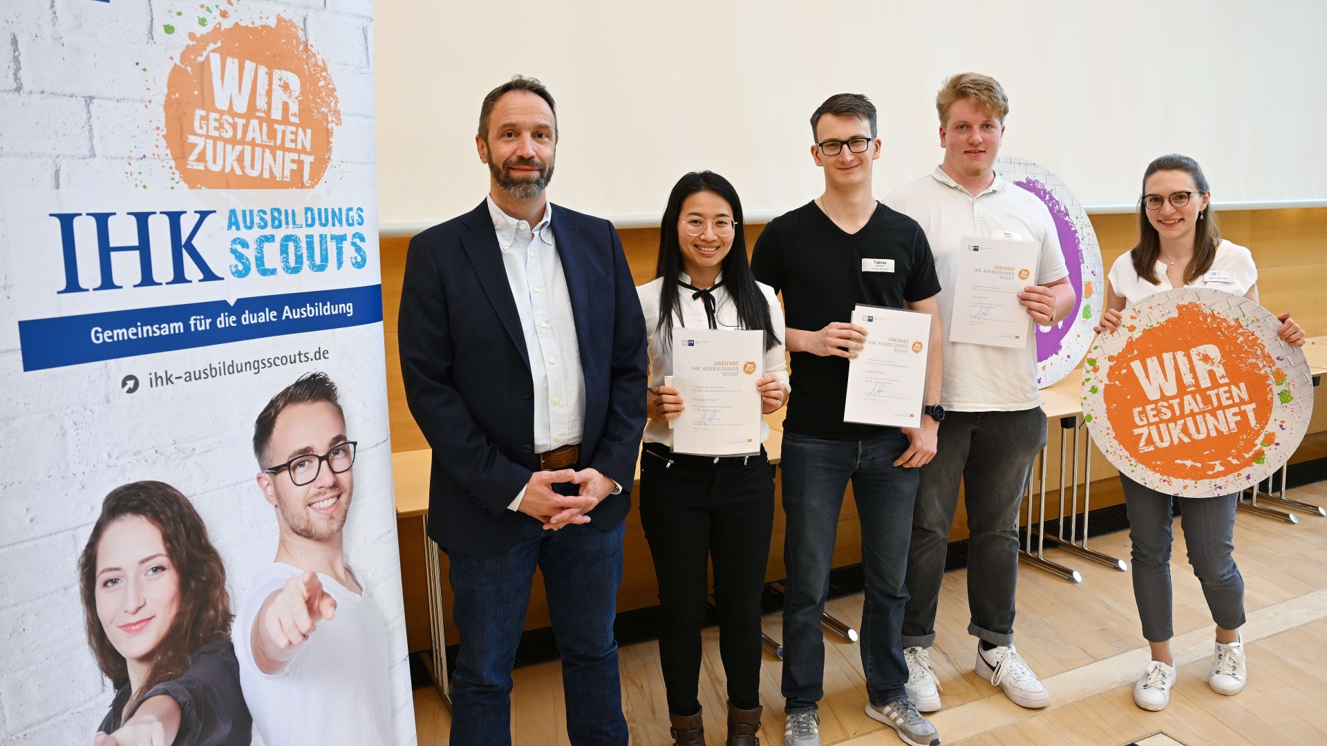 Als Botschafter für die Berufsausbildung an Schulen im Landkreis unterwegs